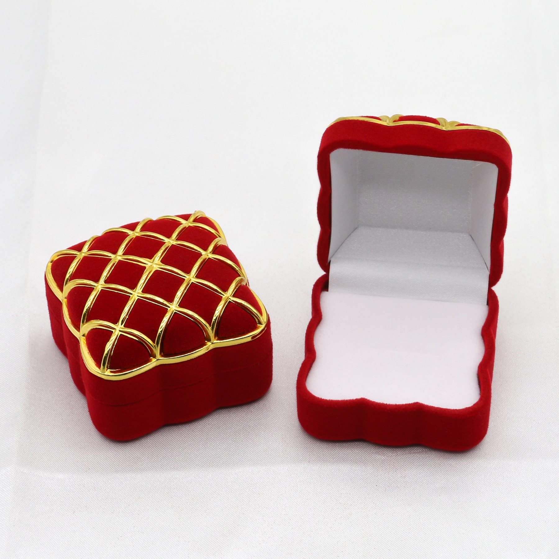 Ring Gold Lines Box – Jewellery Box Manchester Ltd